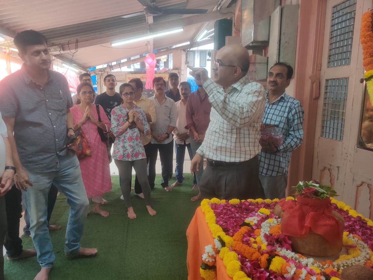 Darshan and worship of the worshiped and chanted Akshats who came from ...